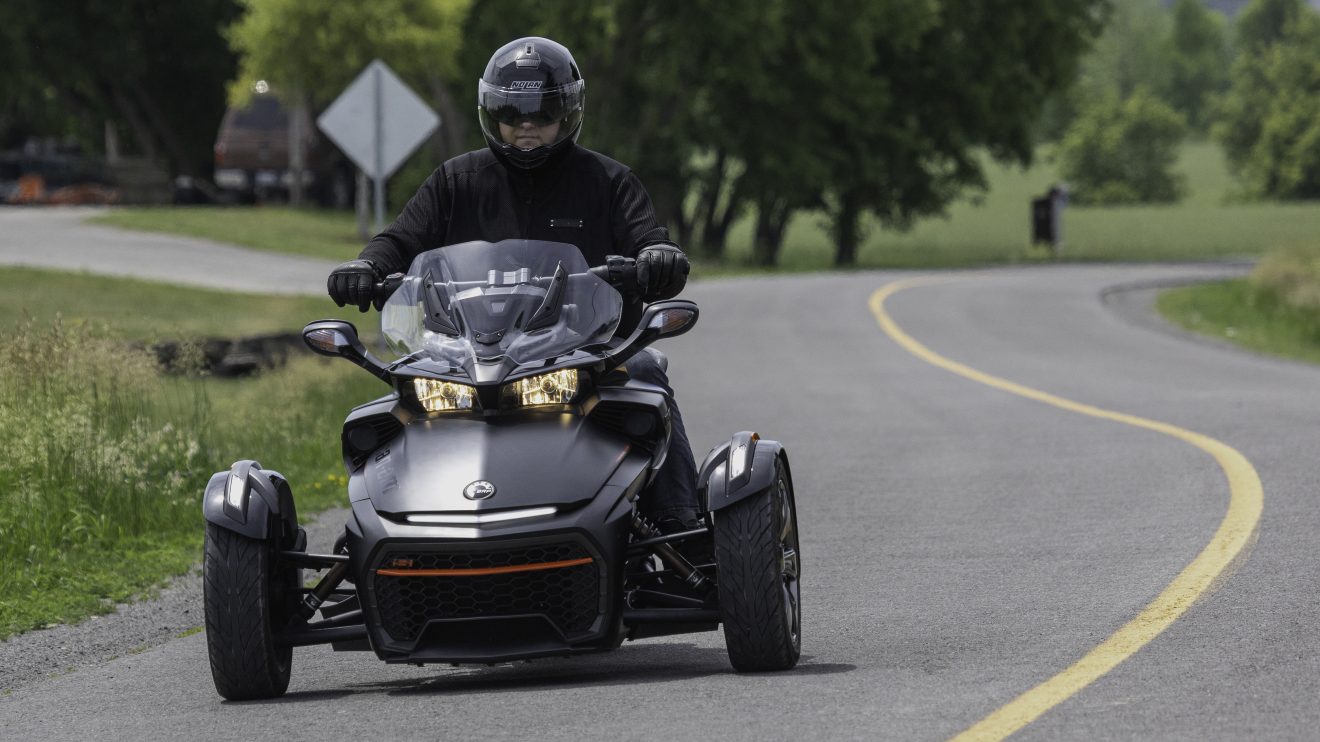 Travailler en Spyder : une option à ne pas négliger ! - MagazineMoto.com